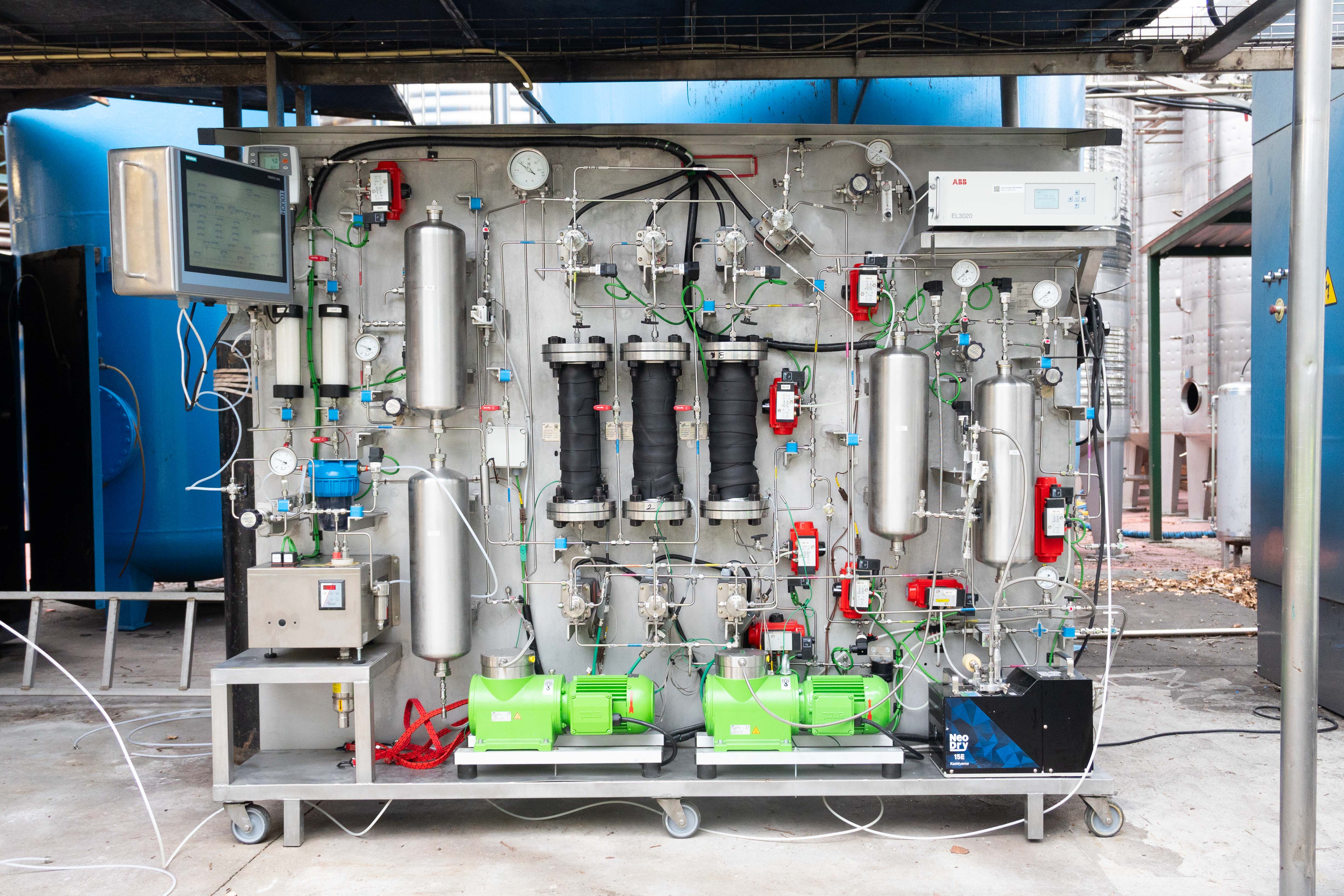 Familia Torres logra recuperar CO₂ puro de la fermentación del vino ...